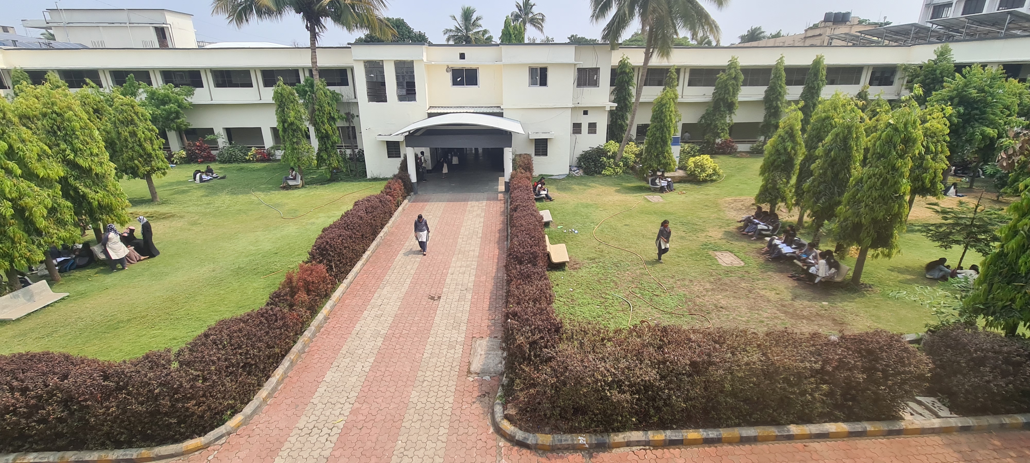 Yeshwant Mahavidhyalaya, Nanded - Home